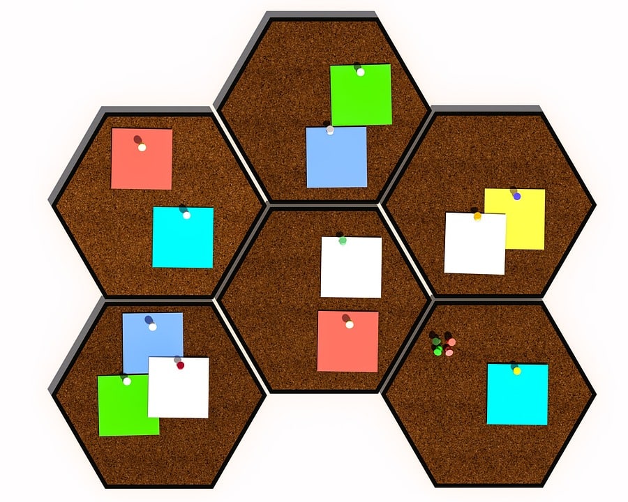 Utilizzare le bacheche in sughero in vari ambiti